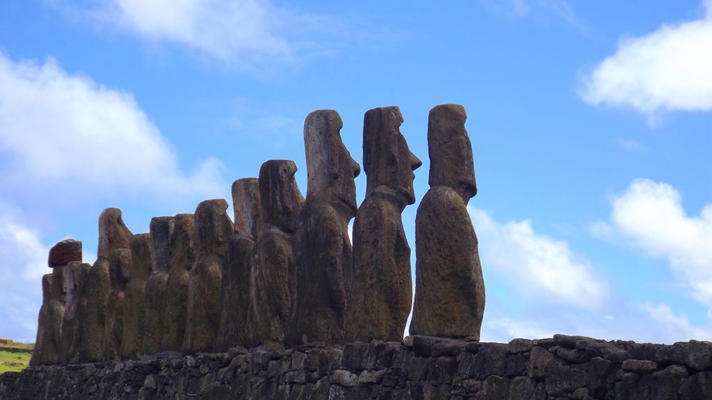 Cómo llegar a Isla de Pascua, dónde alojarse y más - Pasaporte y Millas